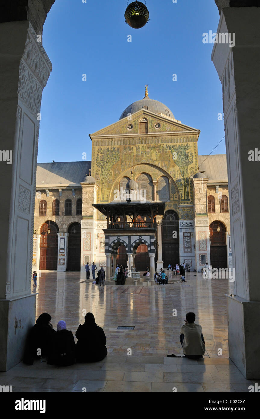 Courtyard of the Umayyad Mosque at Damascus, Unesco World Heritage Site ...