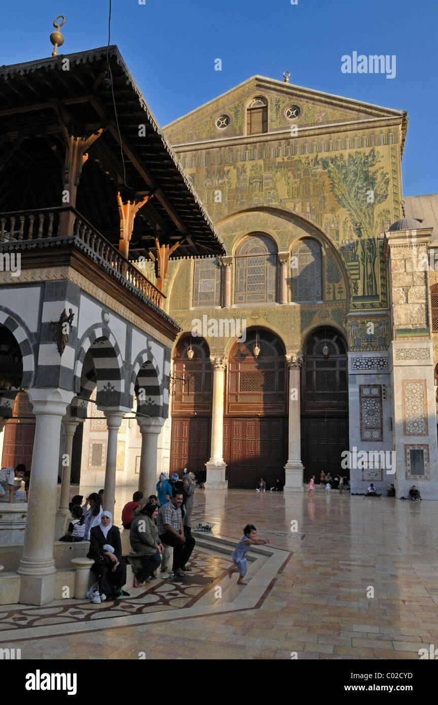 Courtyard of the Umayyad Mosque at Damascus, Unesco World Heritage Site ...