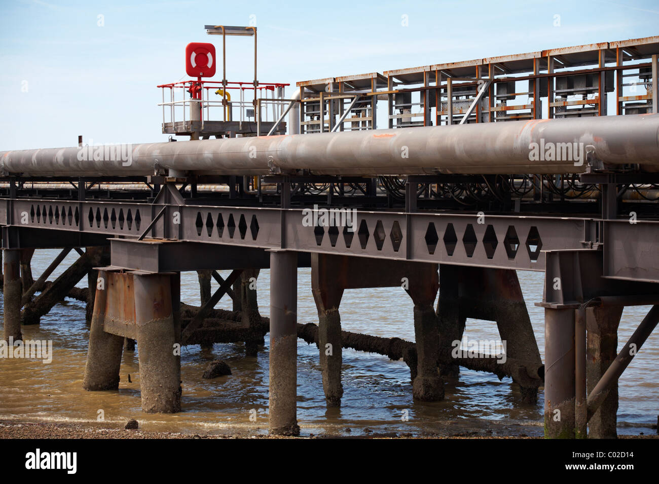 Oil refinery in england hi-res stock photography and images - Alamy