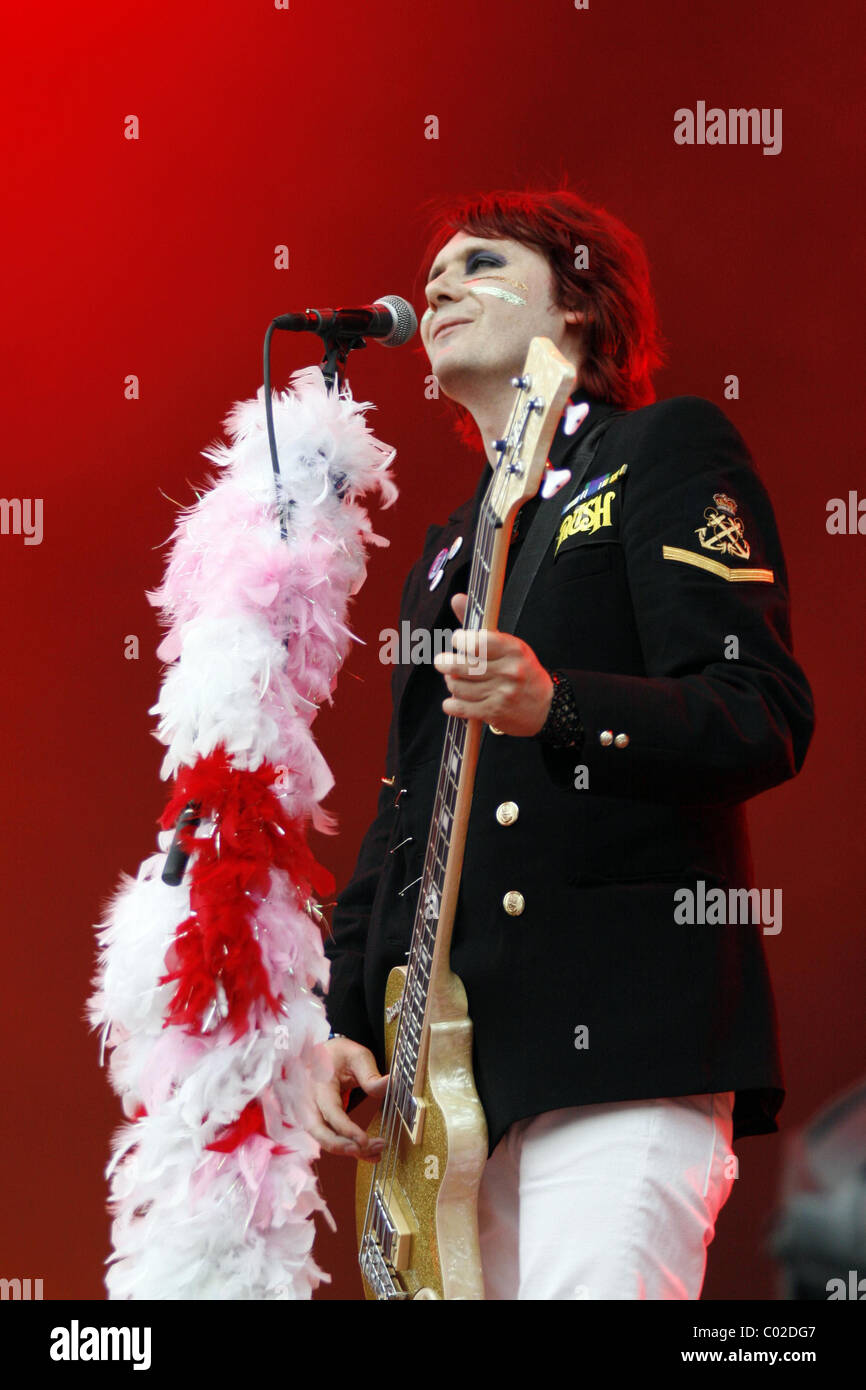 Nicky wire hi-res stock photography and images - Alamy