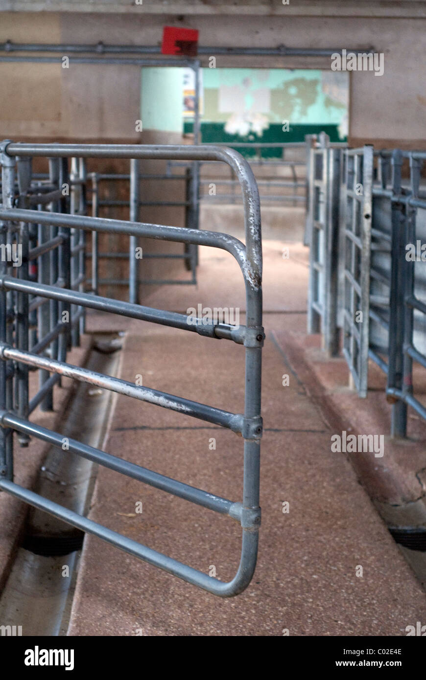 Empty cattle sheds hi-res stock photography and images - Alamy