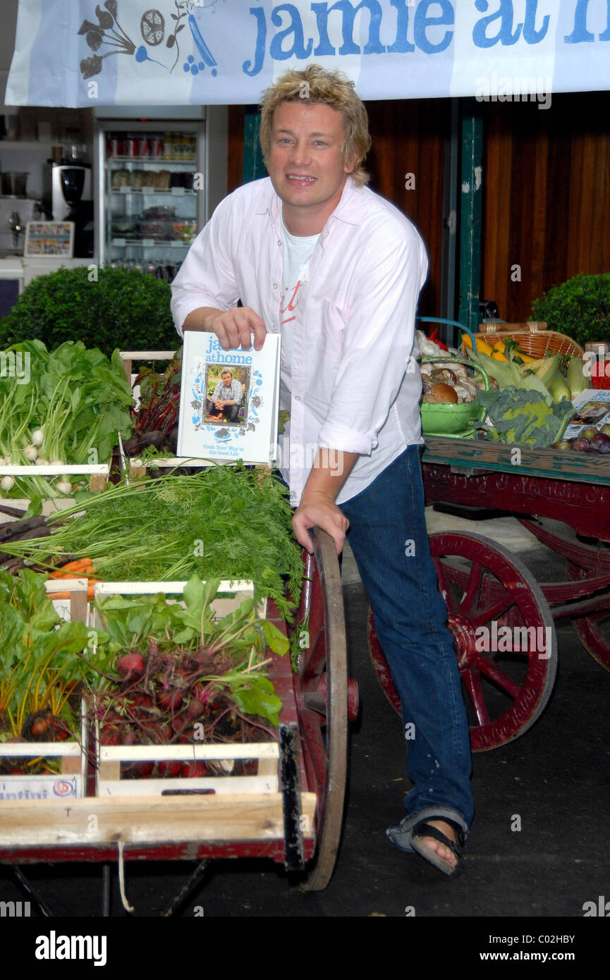 Jamie oliver signs hi-res stock photography and images - Alamy