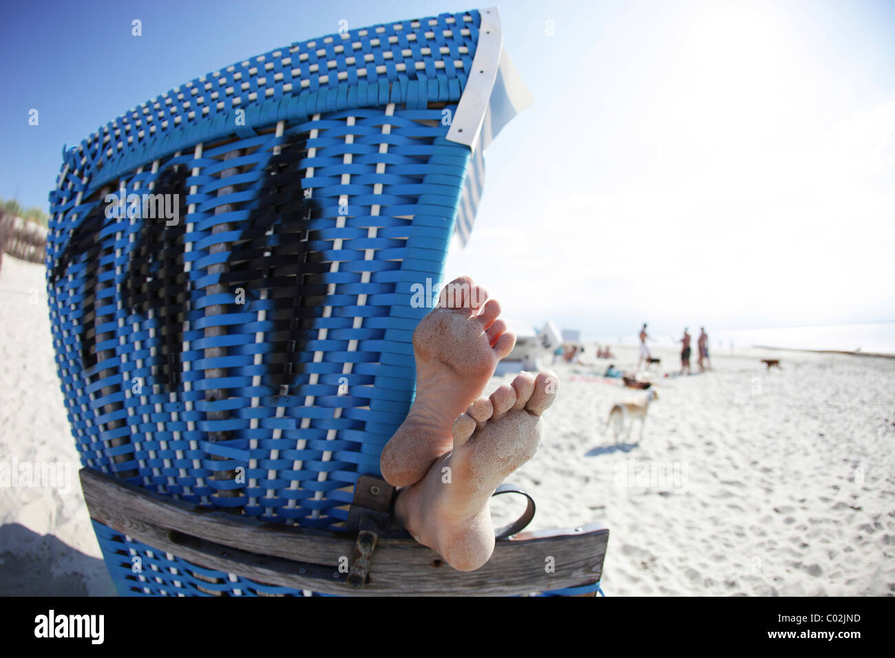 Persons feet at beach hi-res stock photography and images - Alamy