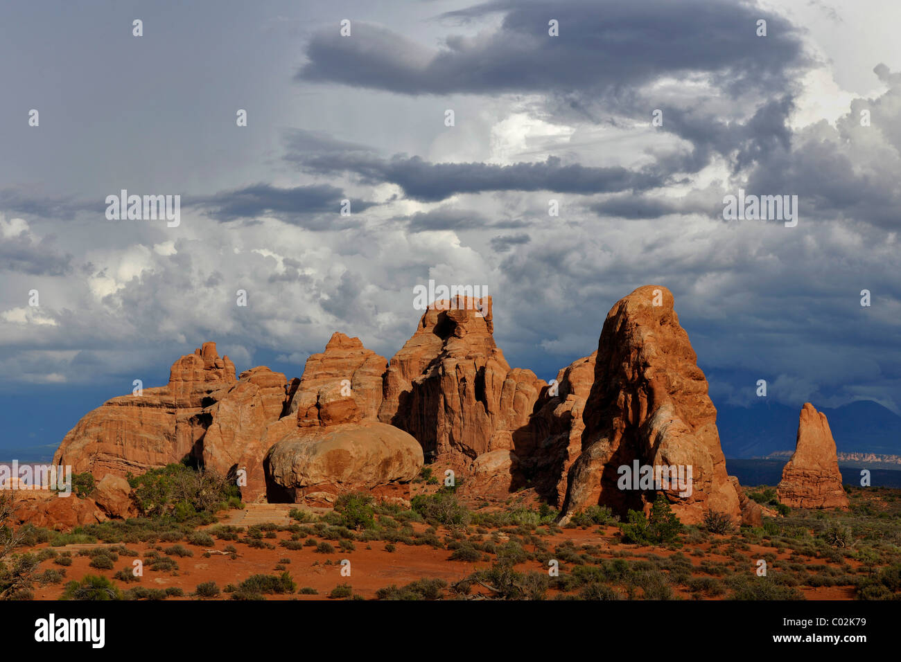 Rock formations of Turret Arch, rock arch, dramatic clouds, Arches ...