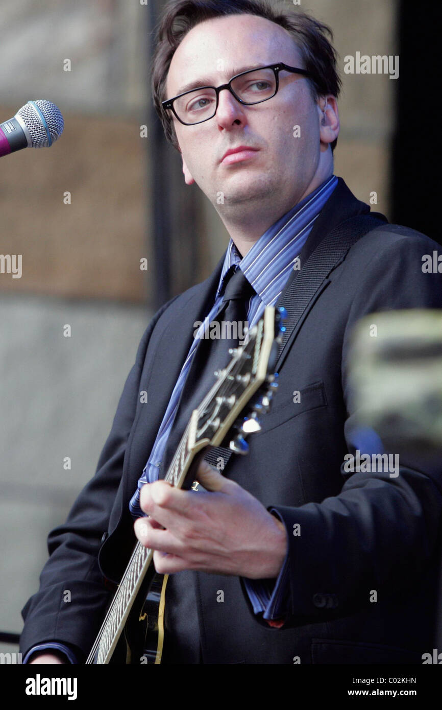 Pete Yorn and band supporting Crowded House performing at Santa Barbara ...