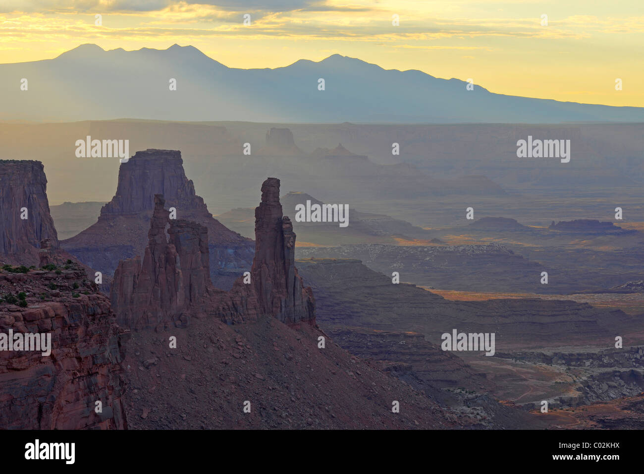 Washer Woman Arch, Buck Canyon, at dawn, Island in the Sky, Canyonlands ...