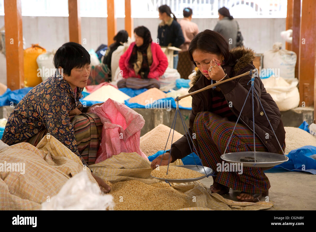 Buying rice hi-res stock photography and images - Alamy