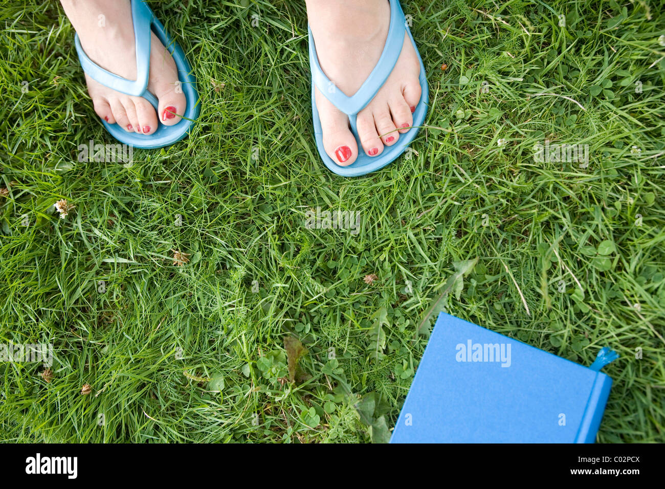 Flip flops painted toes hi-res stock photography and images - Alamy