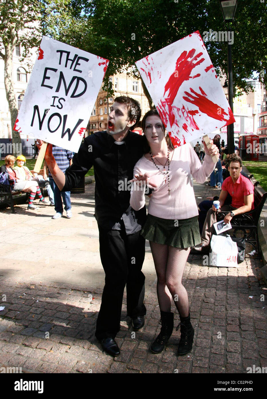 Atmosphere Fright Fest 2007, Zombie gathering Leicester Square London ...