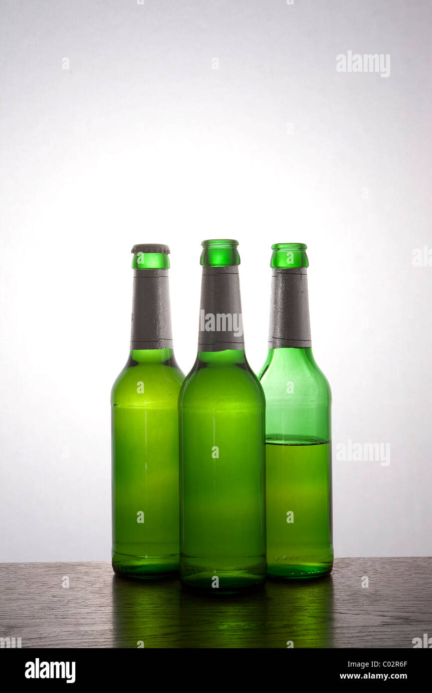 Several glass beer bottles hi-res stock photography and images - Alamy
