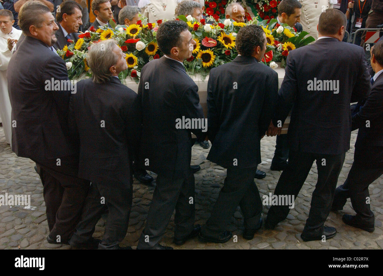 Luciano pavarotti funeral hi-res stock photography and images - Alamy