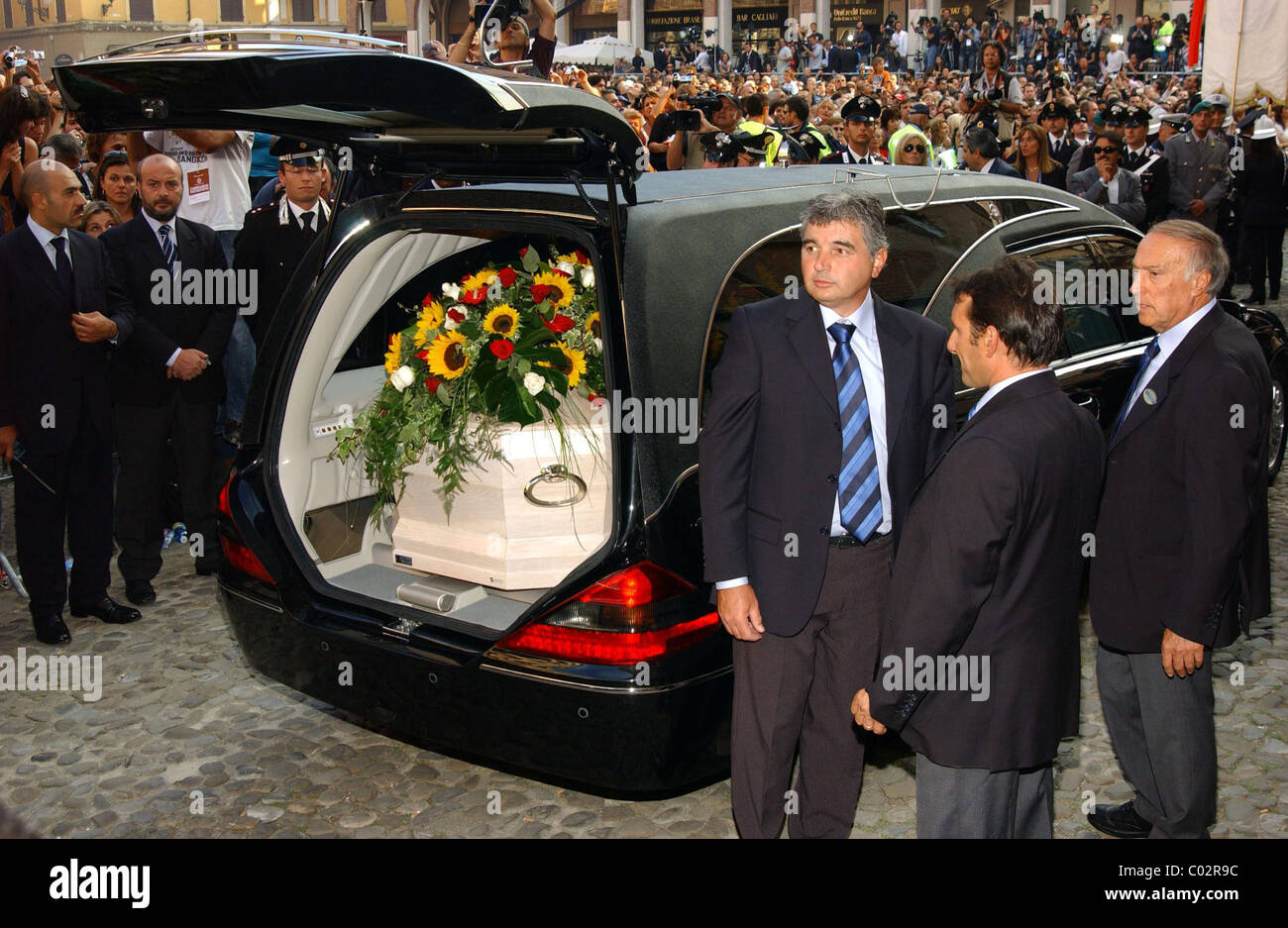 Pavarotti funeral hi-res stock photography and images - Alamy