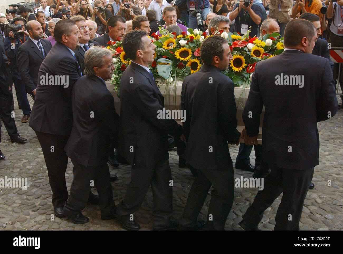Luciano pavarotti funeral hi-res stock photography and images - Alamy
