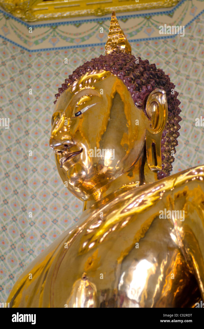Solid gold Buddha in Bangkok Stock Photo - Alamy