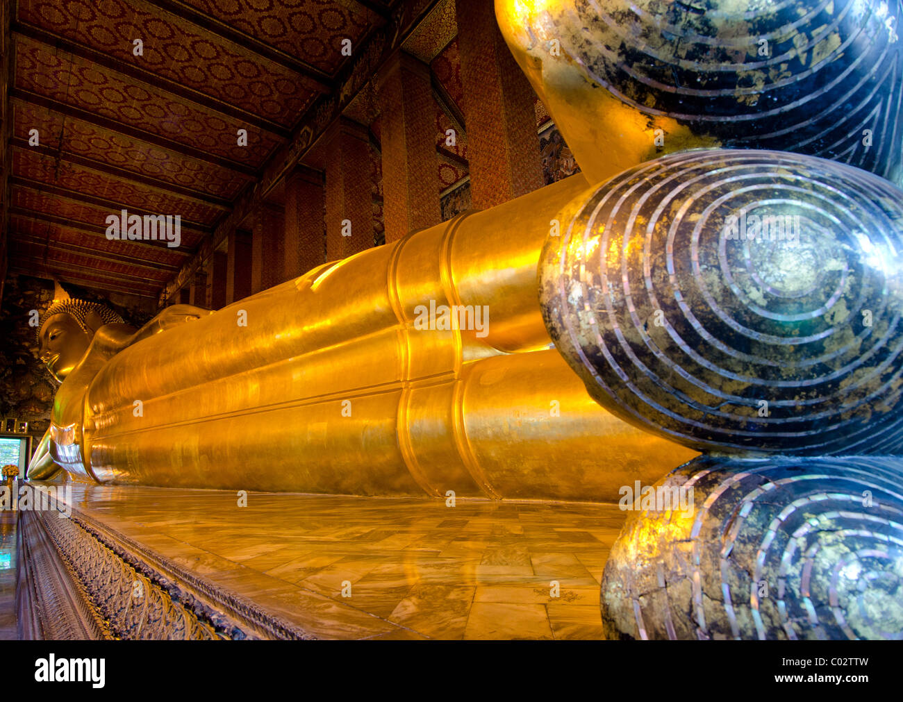 45 meter long reclining Buddha in Bangkok Stock Photo - Alamy