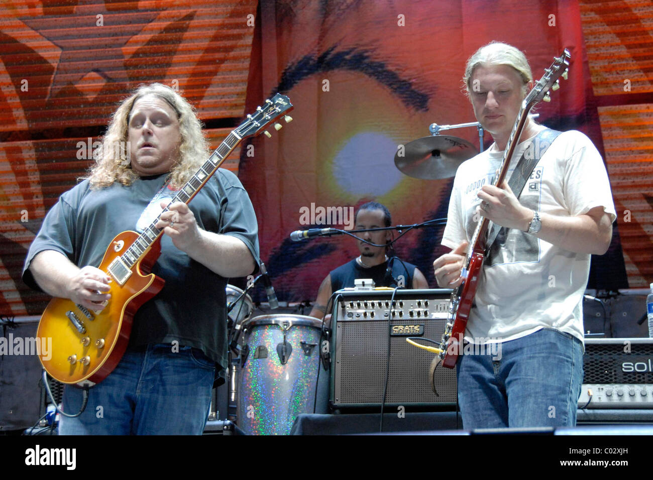 Warren Haynes and Derrek Trucks performing at 'Farm Aid' on Randall's ...