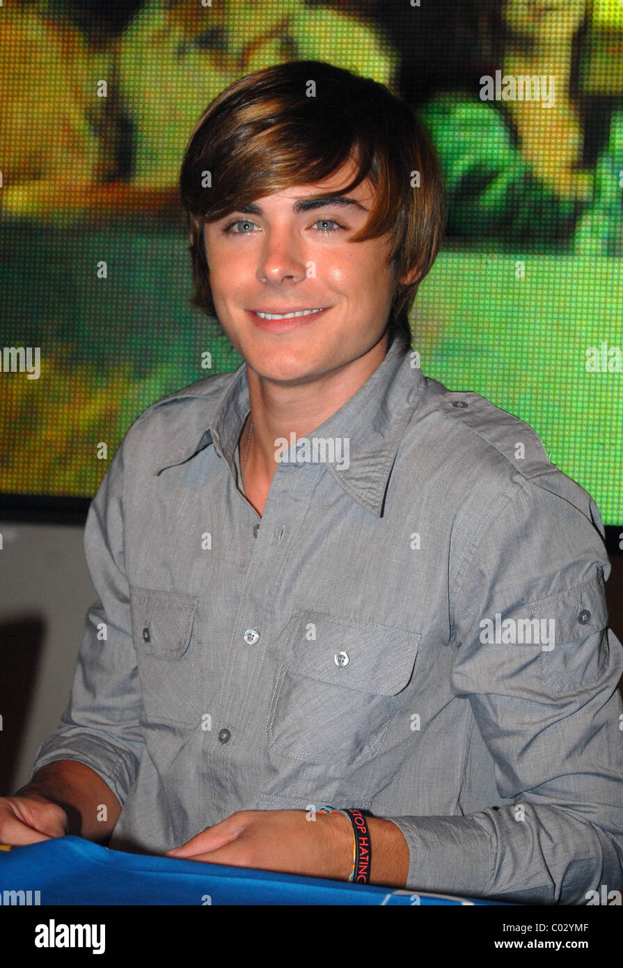Zac efron star high school hi-res stock photography and images - Alamy