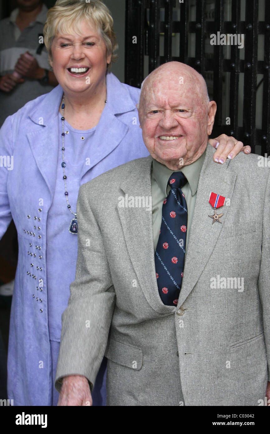 Mickey wife jan chamberlain leave hi-res stock photography and images ...