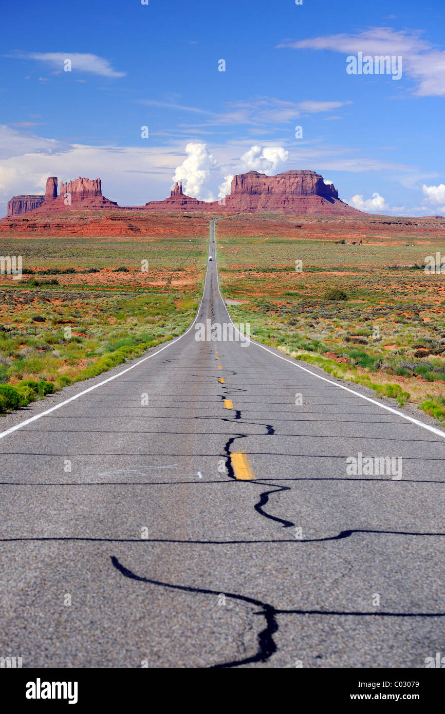 Highway 163 monument valley road hi-res stock photography and images ...