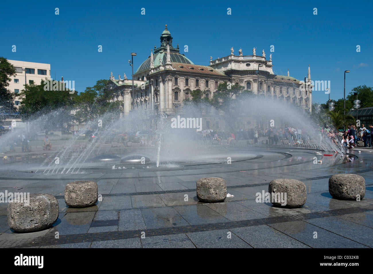 Fountain karlsplatz hi-res stock photography and images - Alamy