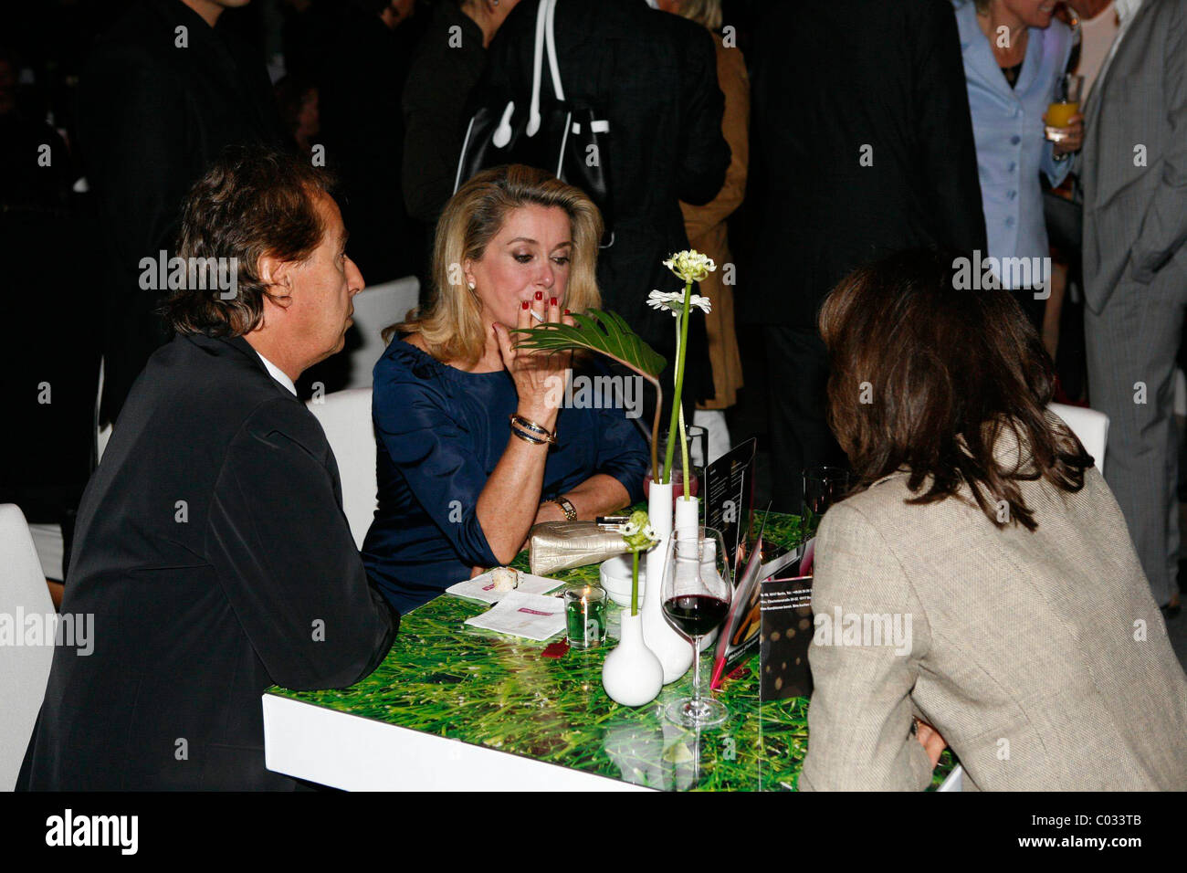 Catherine deneuve smoking hi-res stock photography and images - Alamy