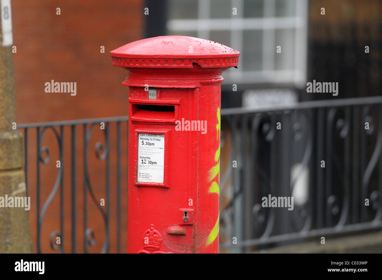 Postbox crown hi-res stock photography and images - Alamy