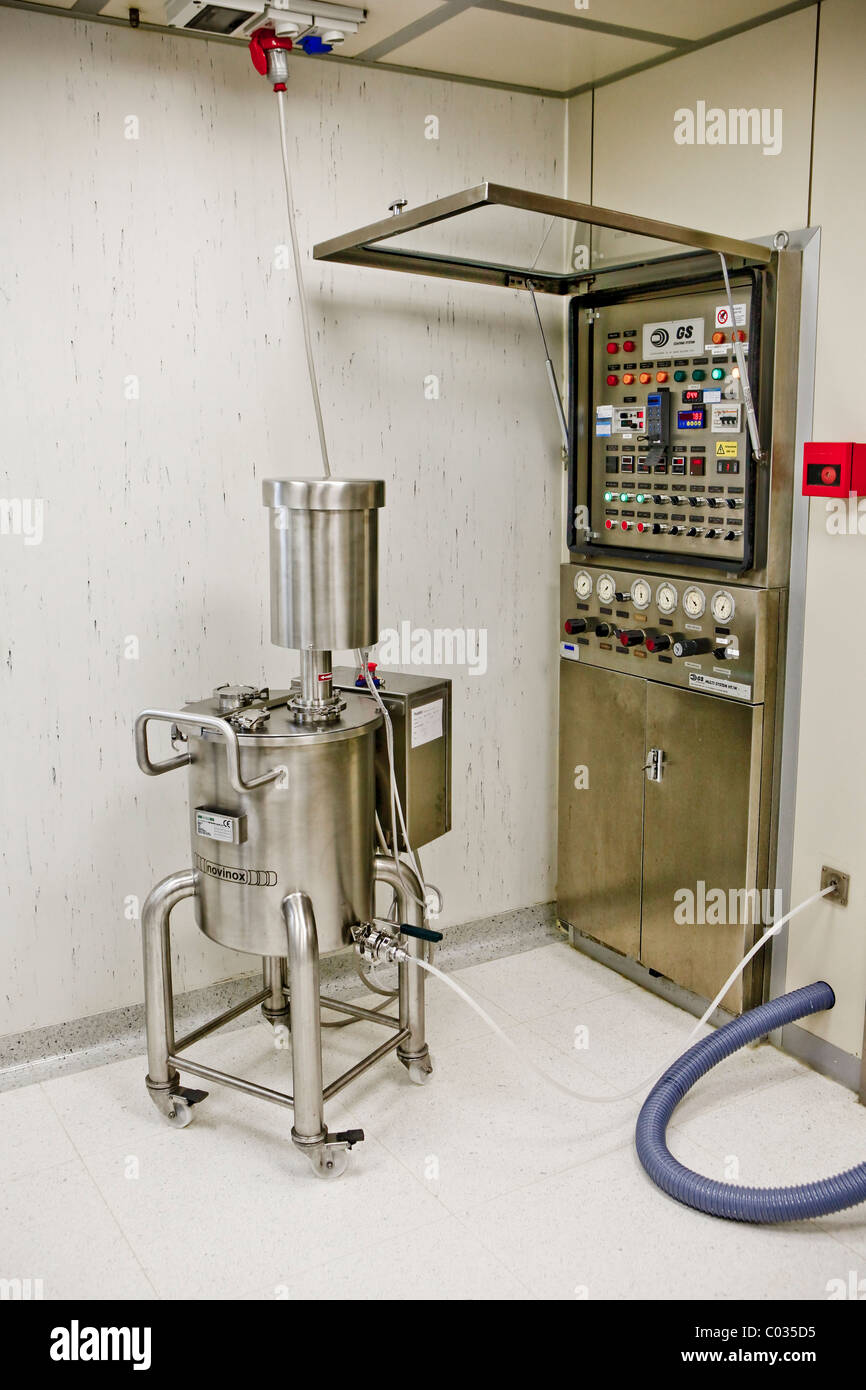 Pharmaceutical industry hi-res stock photography and images - Alamy