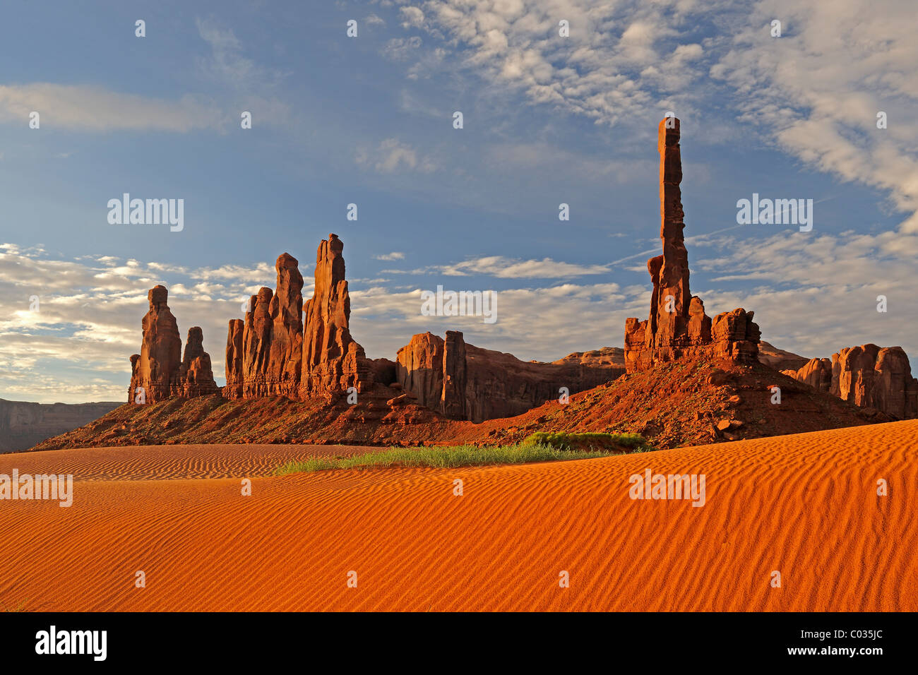 Stone totem pole hi-res stock photography and images - Alamy