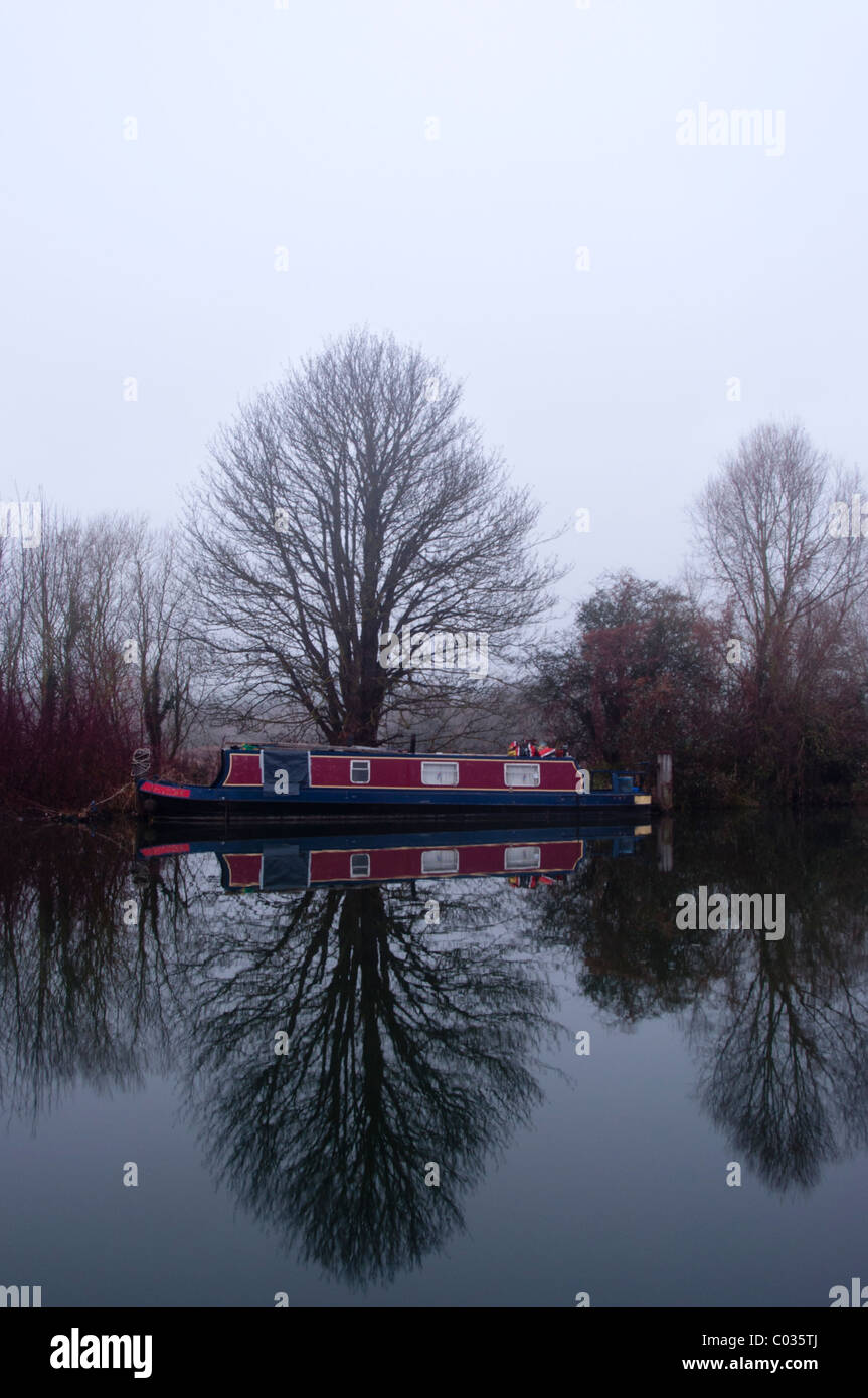 River narrow boat hi-res stock photography and images - Alamy