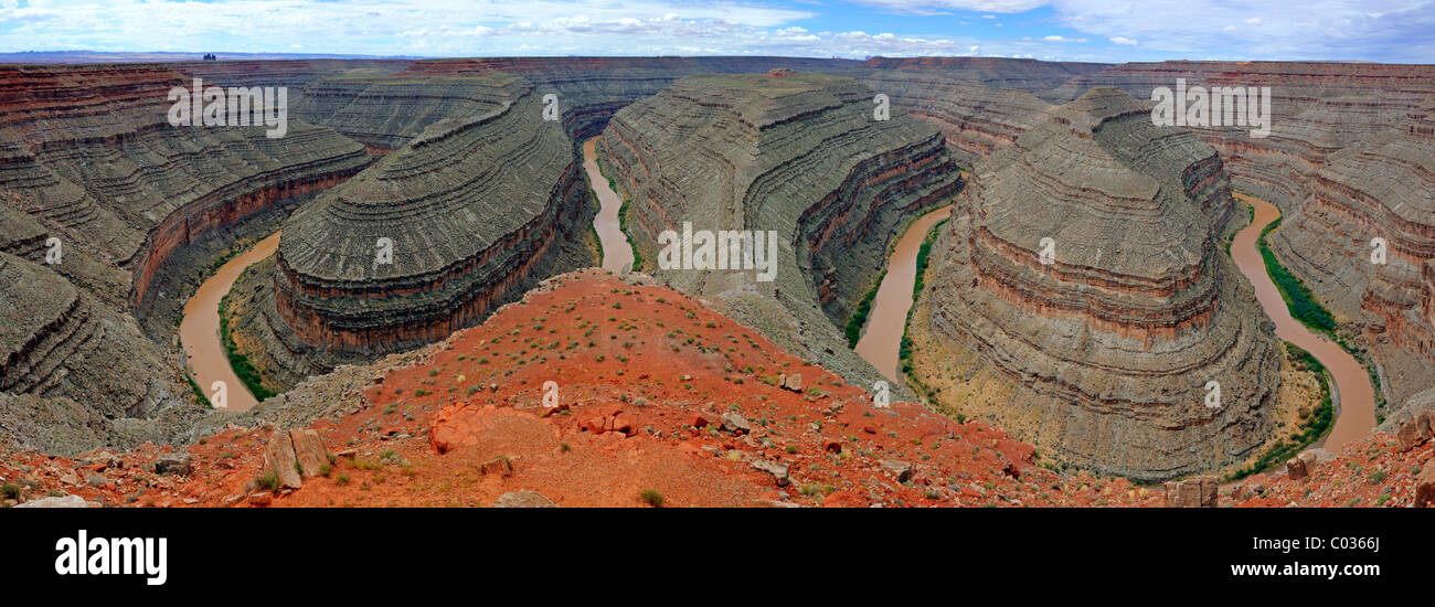 Panoramic view of the meanders of the San Juan River, Gooseneck State ...