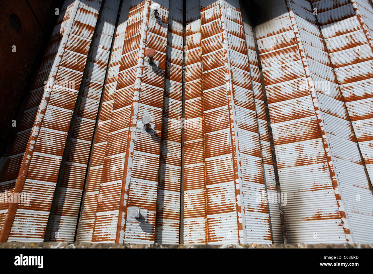 Factory cladding hi-res stock photography and images - Alamy