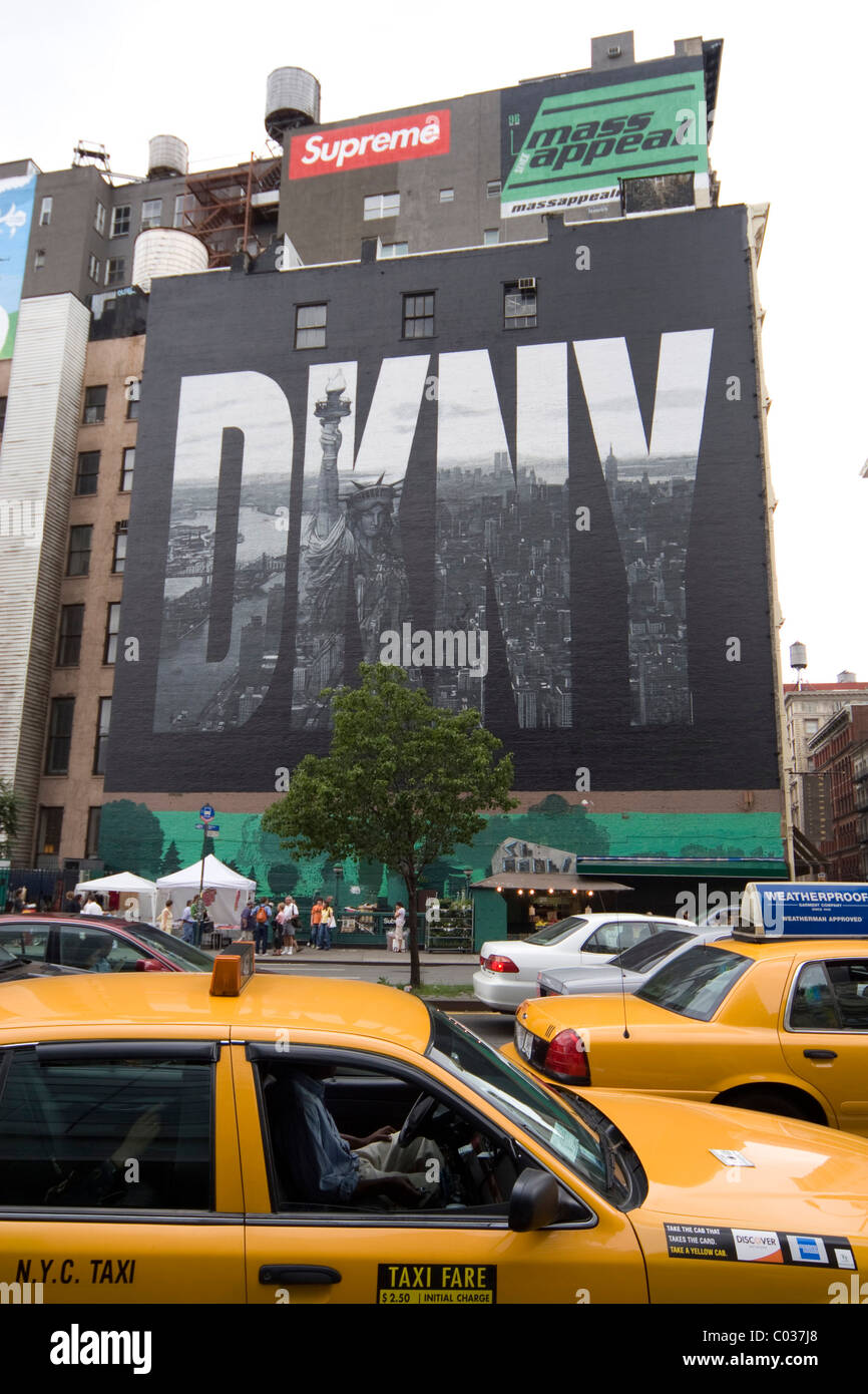 Giant billboard city hi-res stock photography and images - Alamy