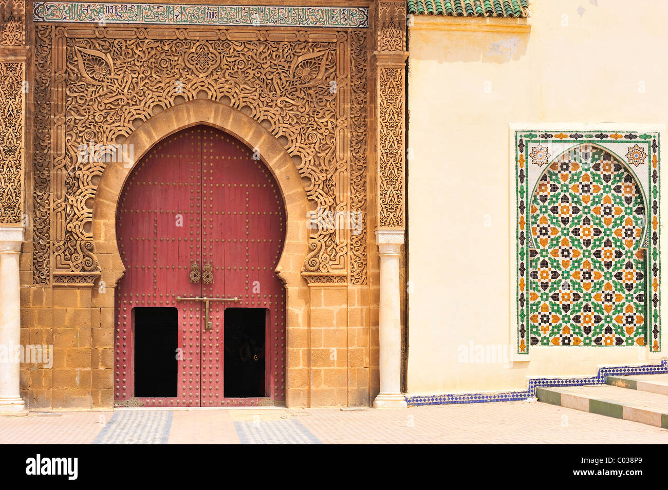 Stucco column ornamentation hi-res stock photography and images - Alamy