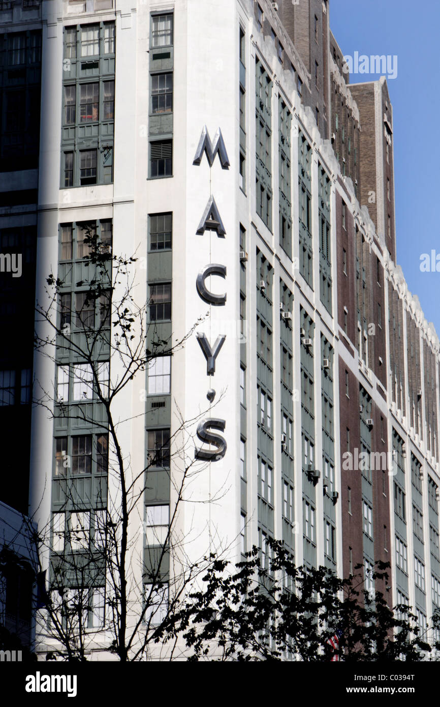 Windows macys department store hi-res stock photography and images - Alamy
