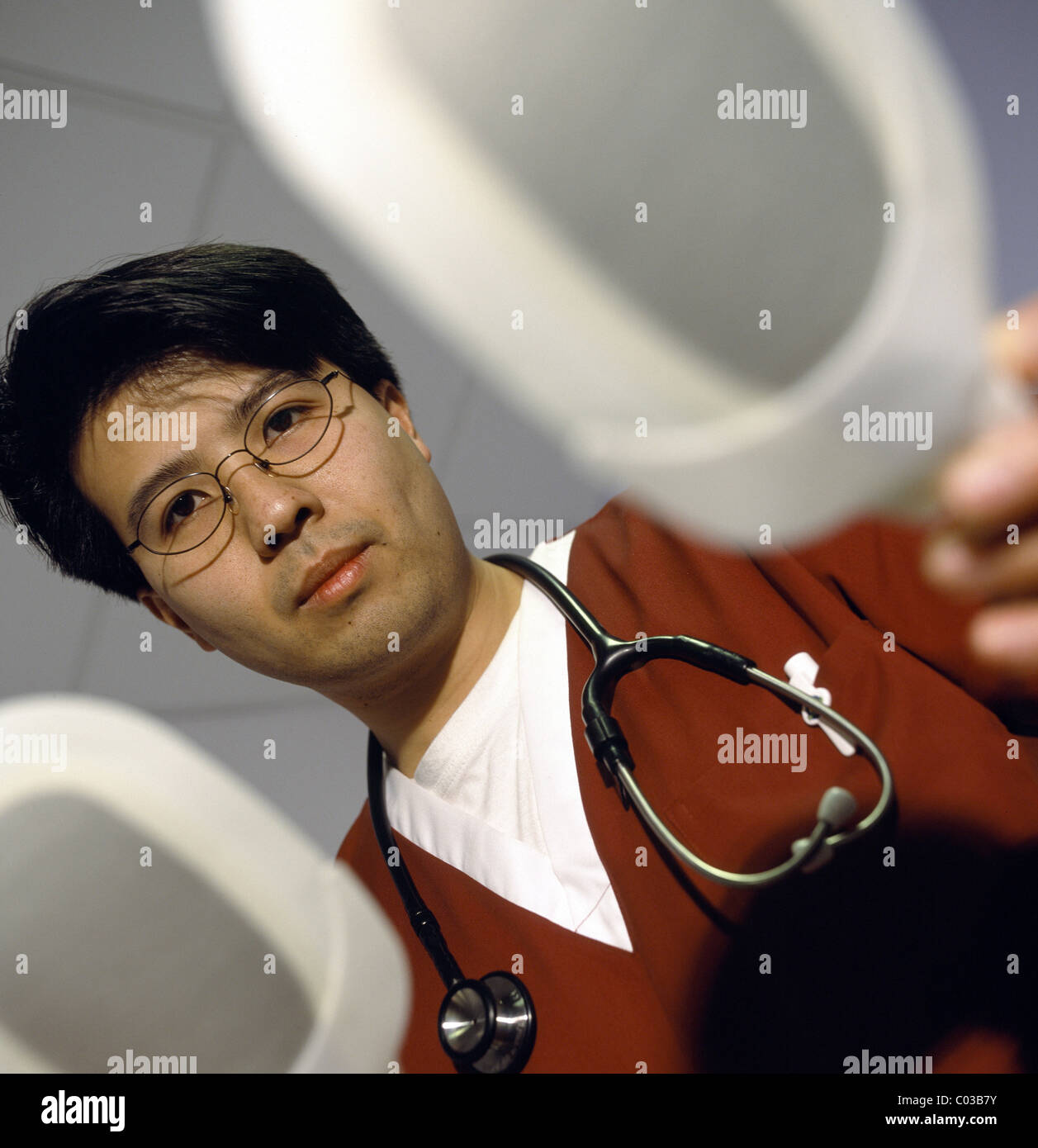 Defibrillator pads hi-res stock photography and images - Alamy