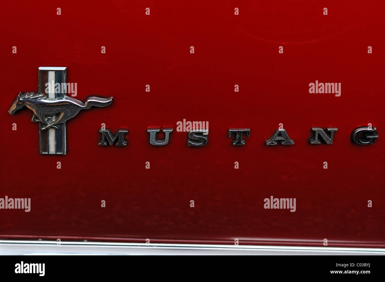 Mustang emblem hi-res stock photography and images - Alamy