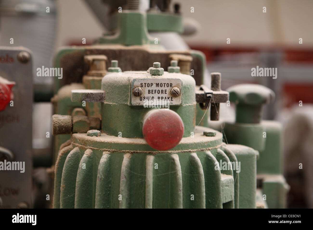 Emergency stop button sign hi-res stock photography and images - Alamy