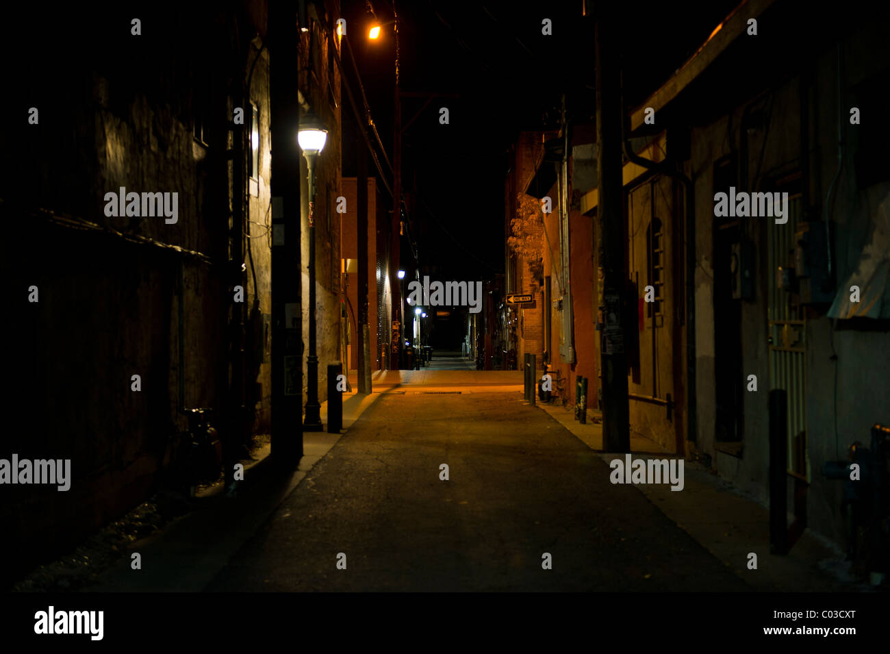 Deserted alley at night hi-res stock photography and images - Alamy