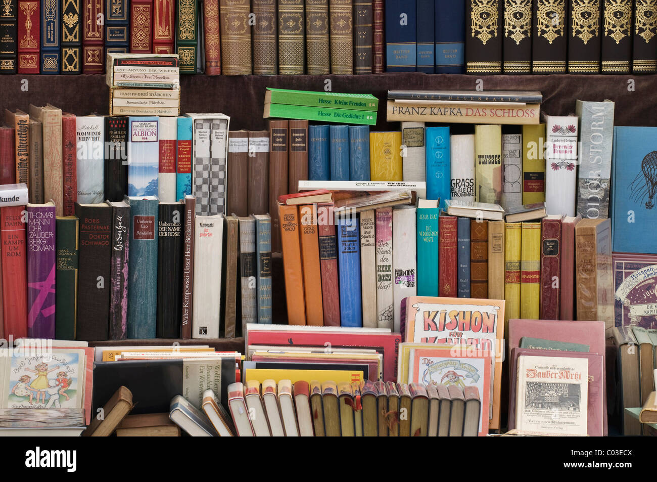 Books display book shop hi-res stock photography and images - Alamy