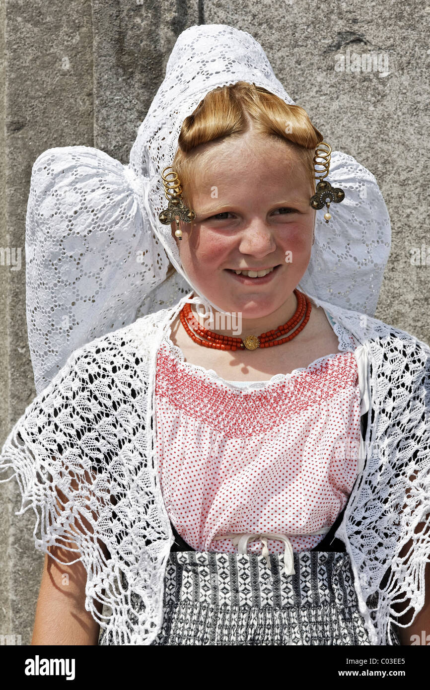 Traditional dutch girl hi-res stock photography and images - Alamy
