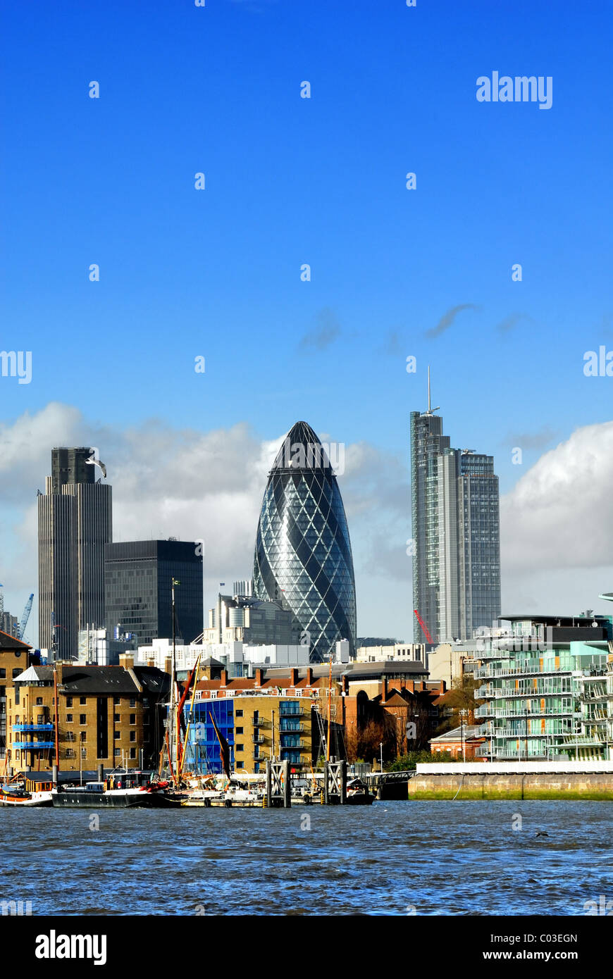 Modern offices london skyline hi-res stock photography and images - Alamy