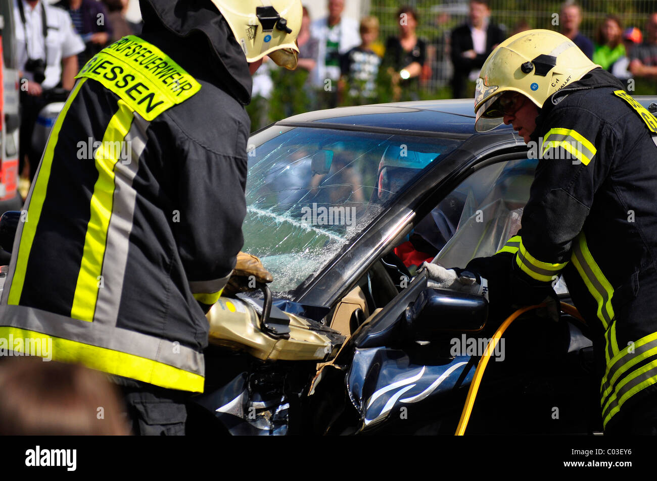 Jaws of life hi-res stock photography and images - Alamy