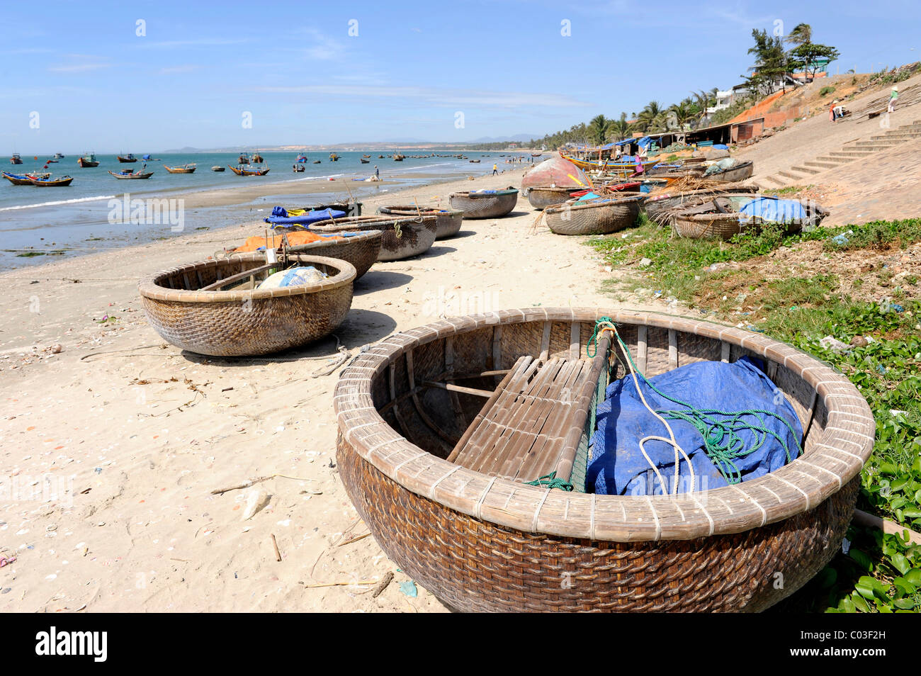Coracles hi-res stock photography and images - Alamy