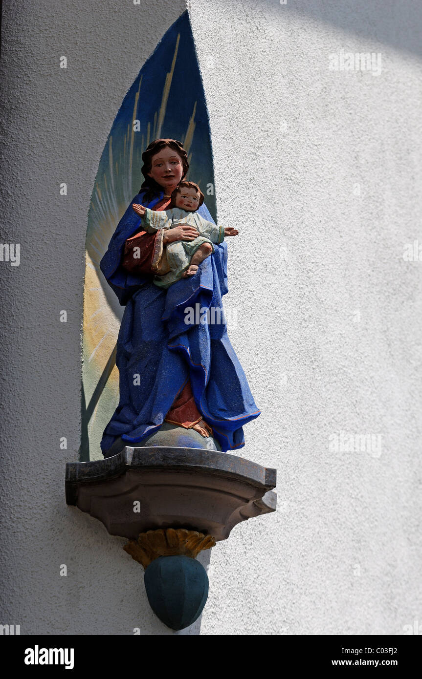 Virgin mary statue on house hi-res stock photography and images - Alamy