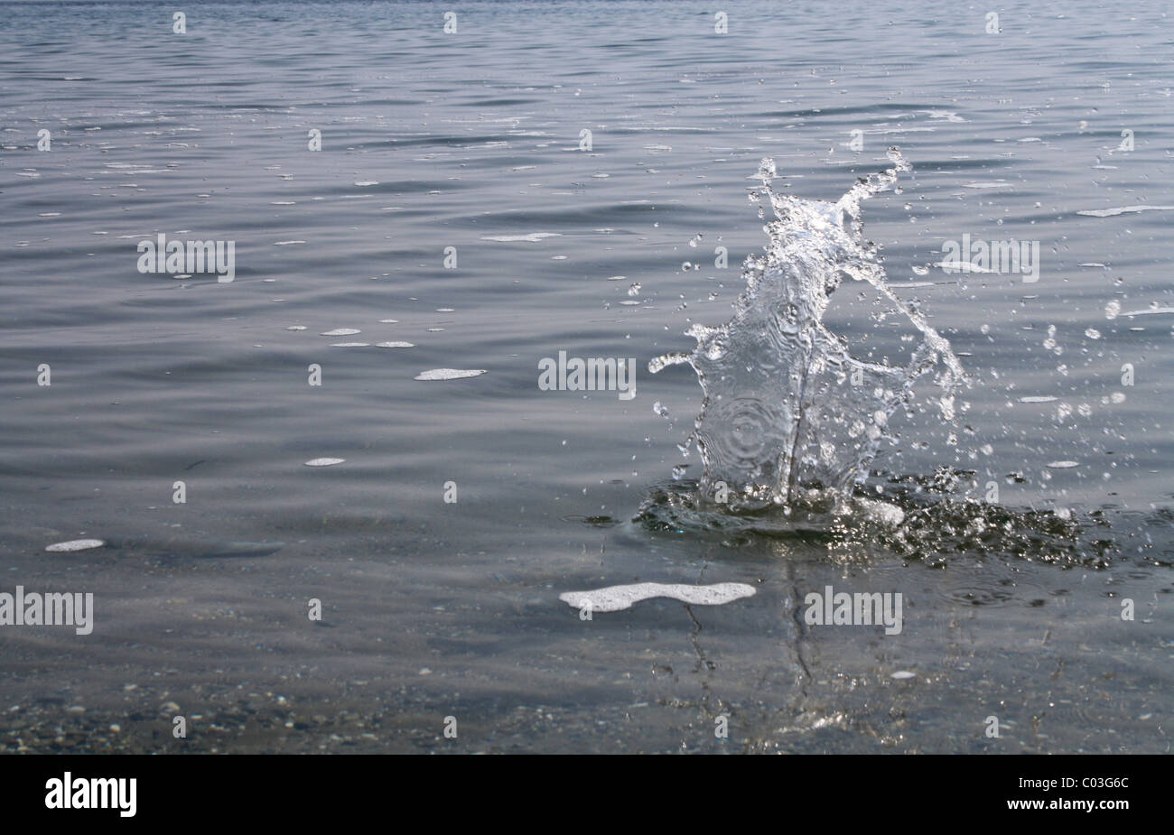 Pebble water ripples hi-res stock photography and images - Alamy