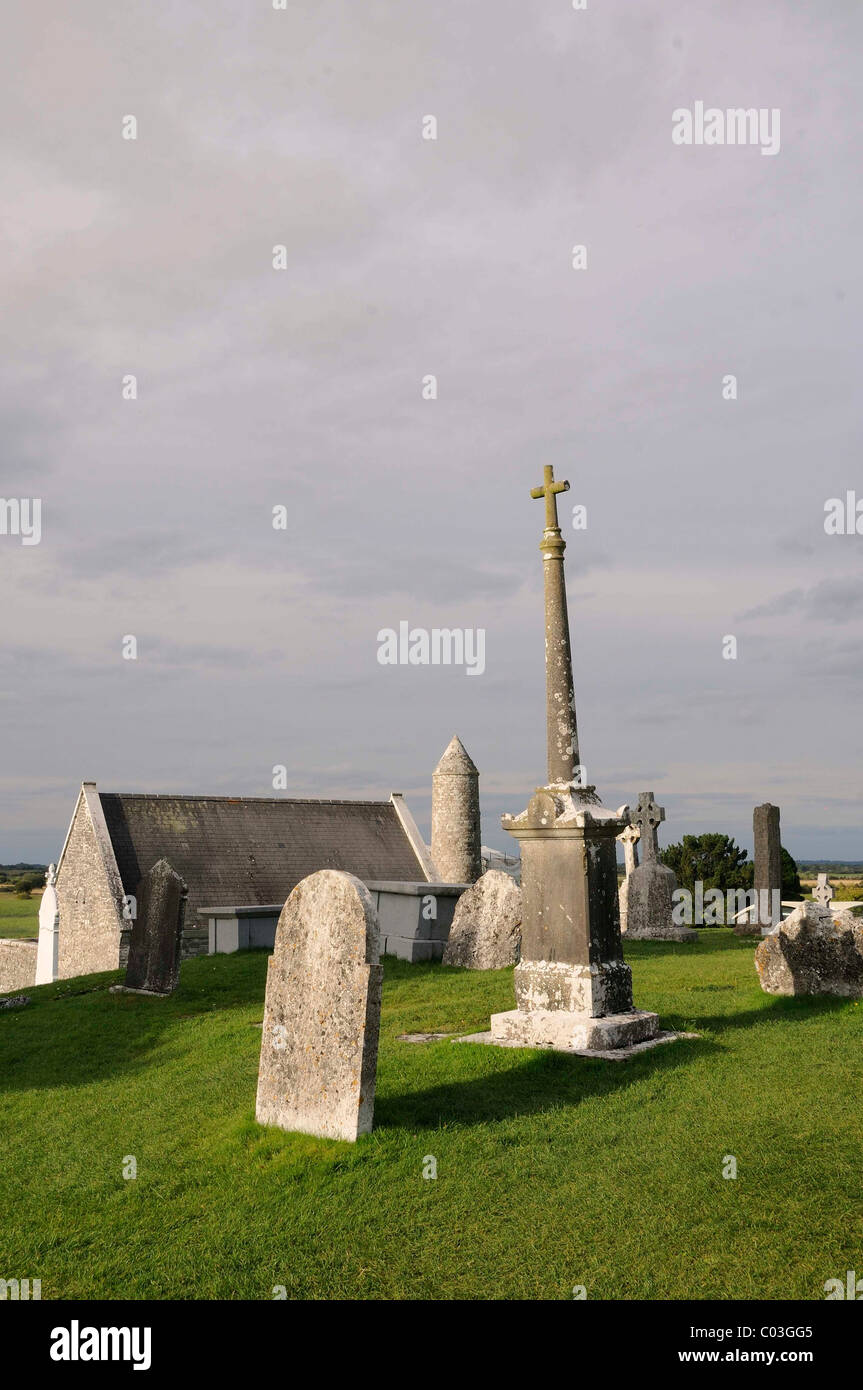 Clonmacnoise ruins hi-res stock photography and images - Alamy