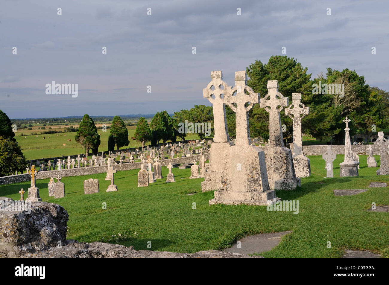 Clonmacnoise monastery shannon hi-res stock photography and images - Alamy