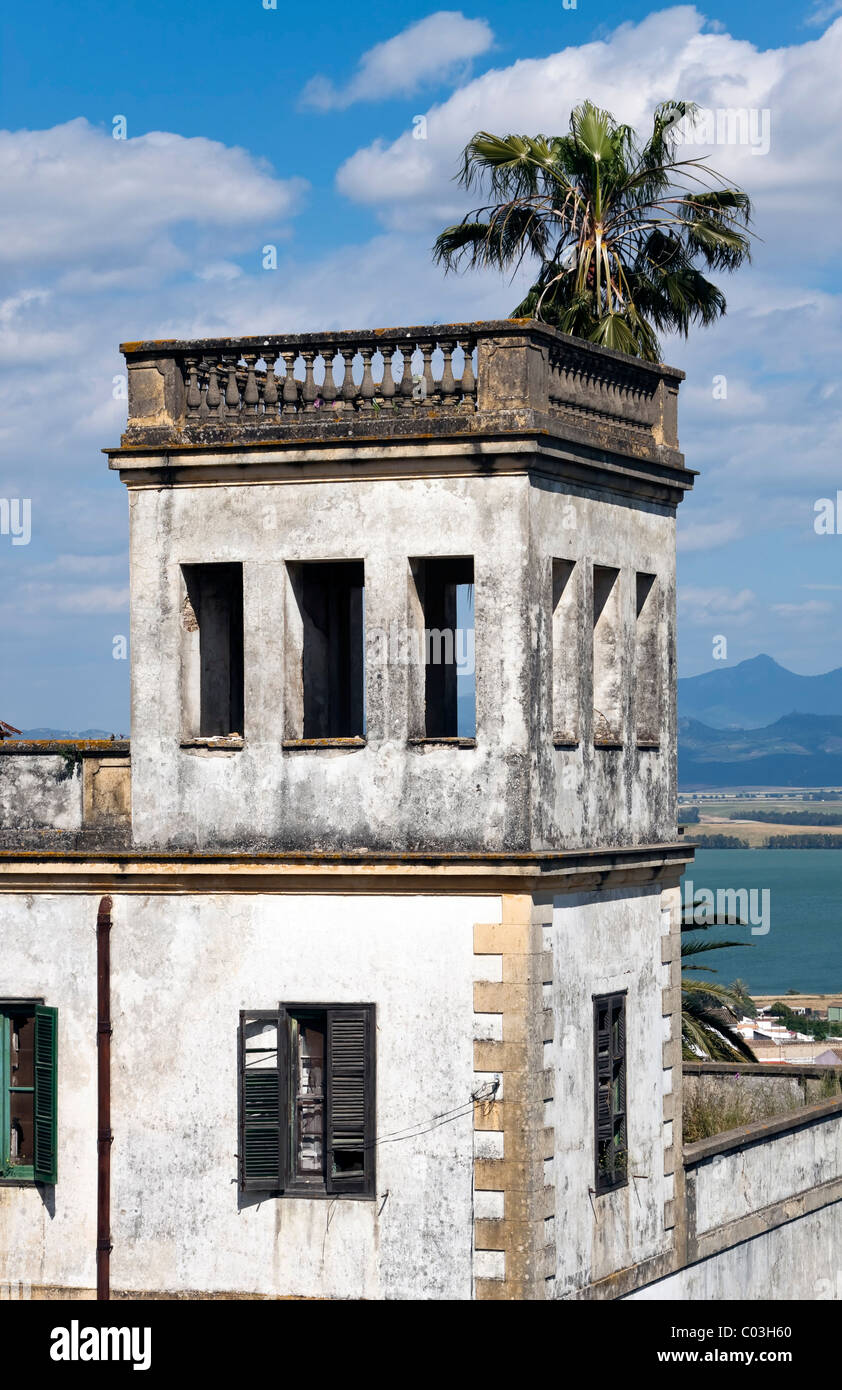 Hotel ruins hi-res stock photography and images - Alamy