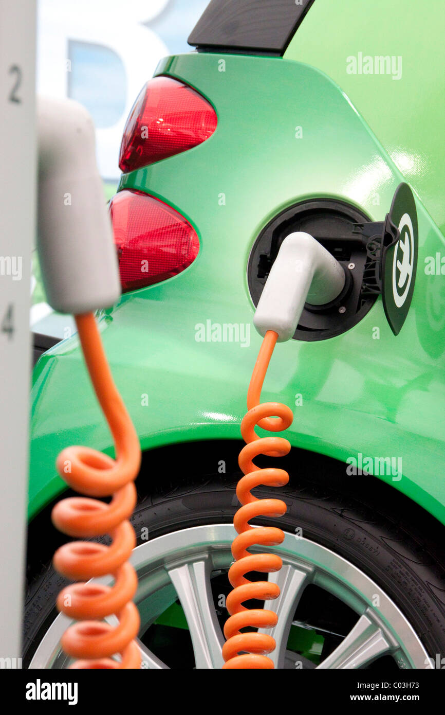Electric car gets power hi-res stock photography and images - Alamy
