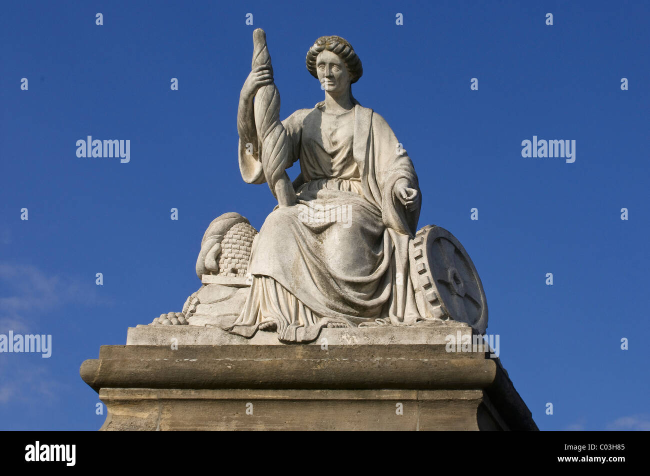 Statue of industry hi-res stock photography and images - Alamy